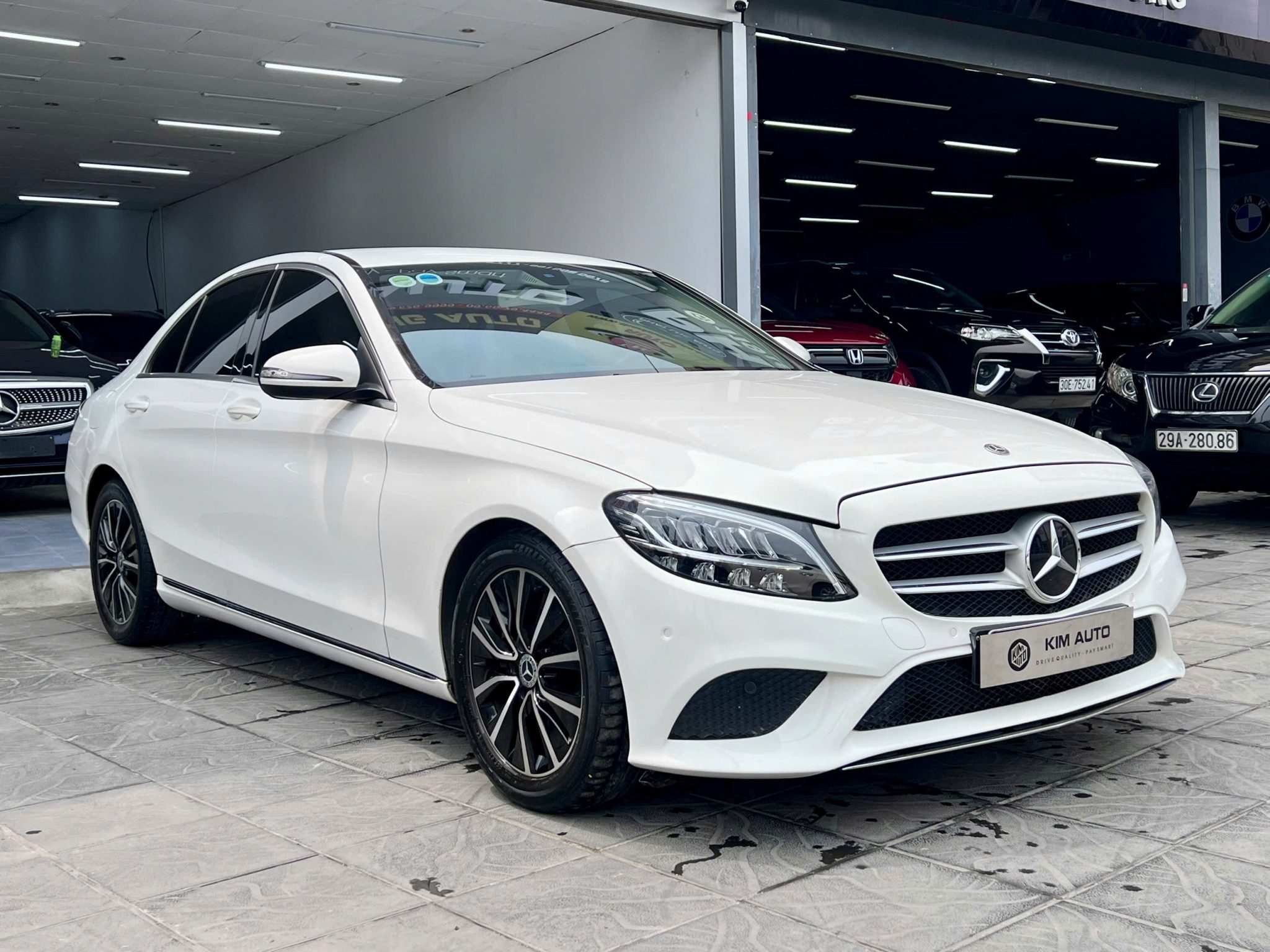 Mercedes C200 2019 - Trắng Kem - Kim Auto - Mua Bán Các Dòng Xe Cũ Lướt